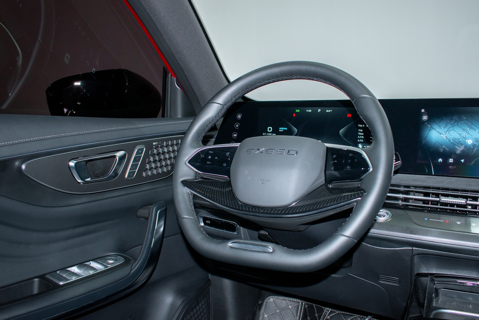 2025 LX 8000 - iCarsU.com